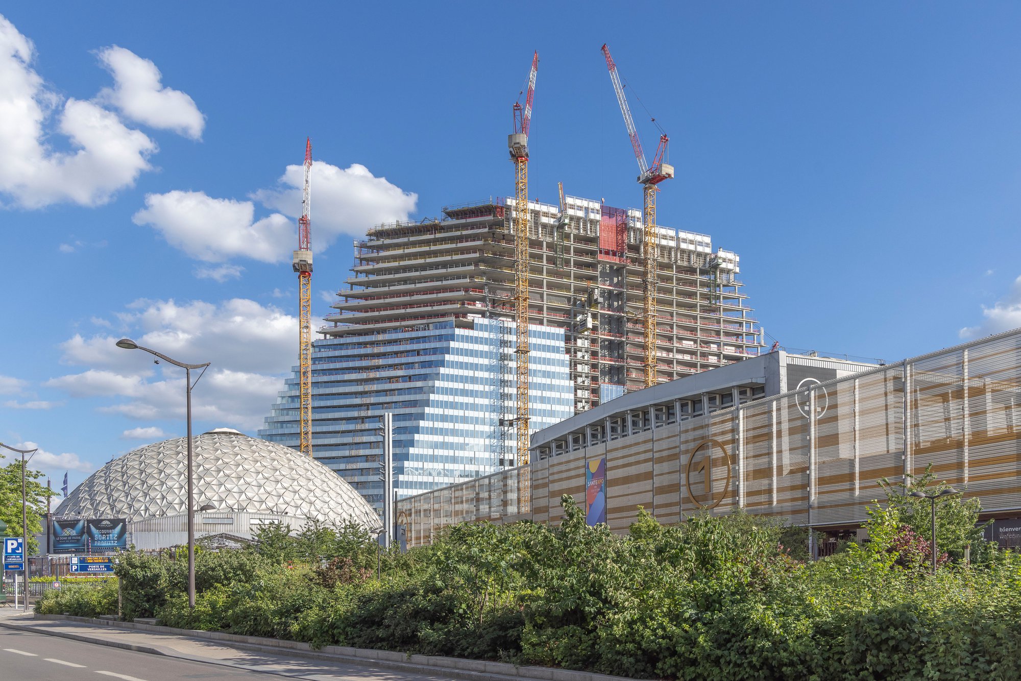 Topping out of Triangle in Paris - BESIX
